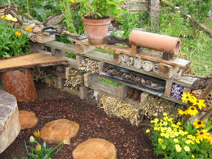 Insect Hotel • Insteading